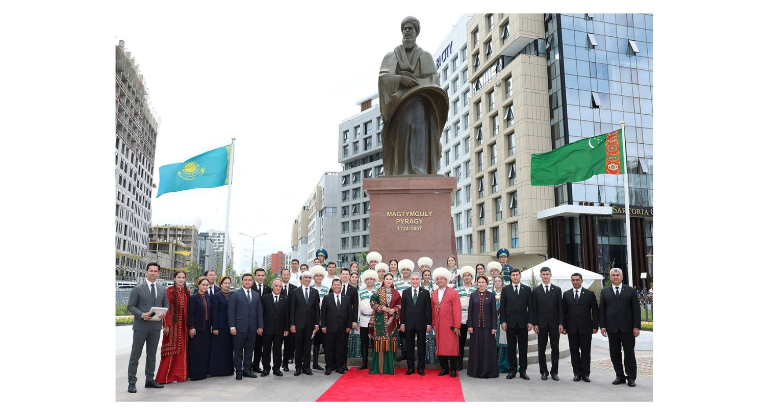 Monument to great Turkmen poet unveiled in Astana - Eurasian Star